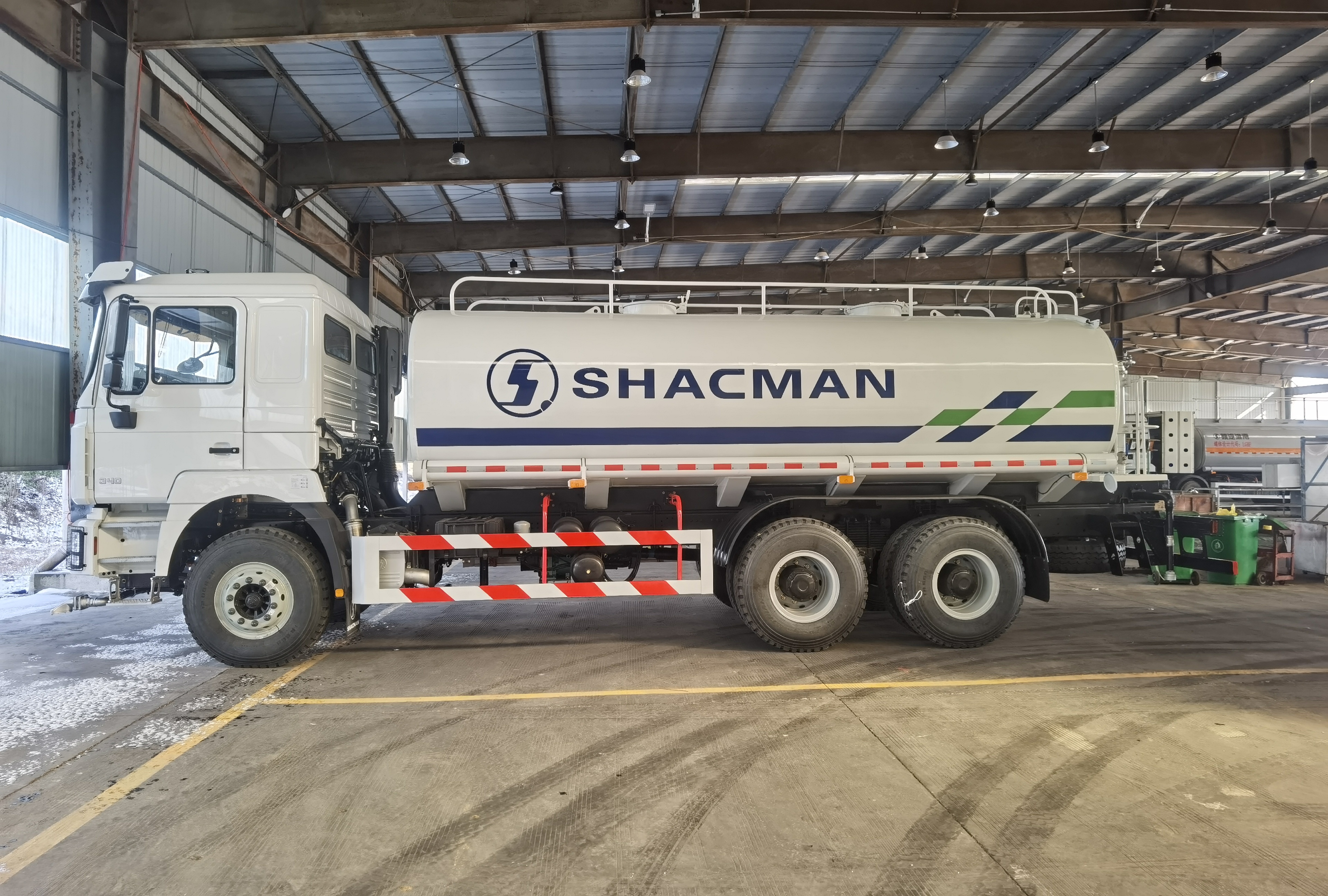 SHACMAN F3000 6x4 Water Tank Truck with 300L Fuel Tank and 7.5T/2*13 ...